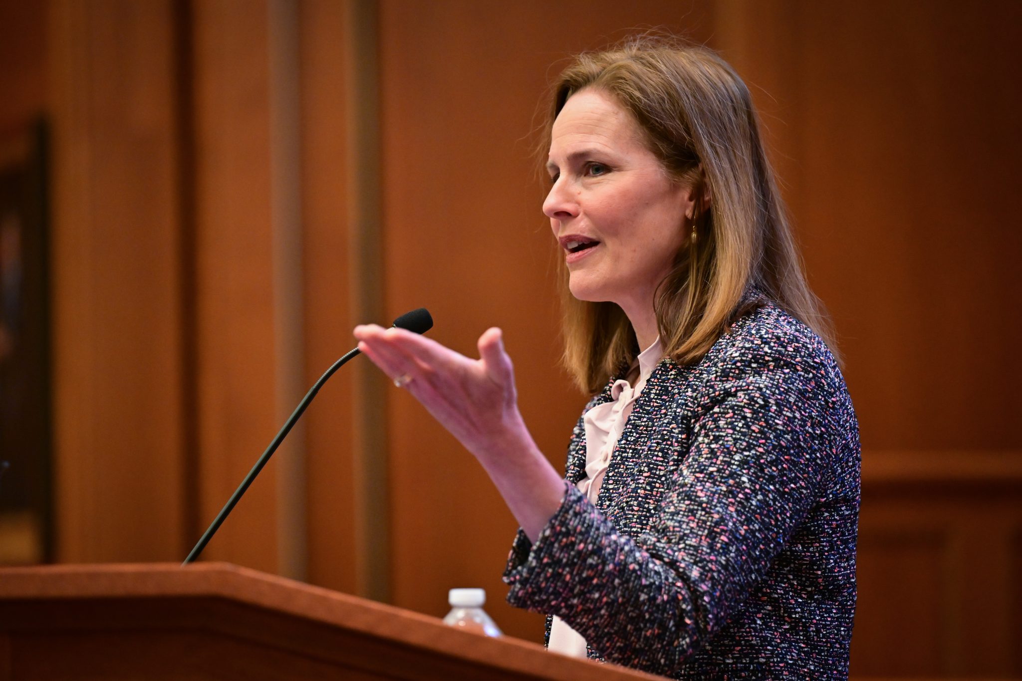 Justice Barrett gives speech on federal equity power at Notre Dame Law ...